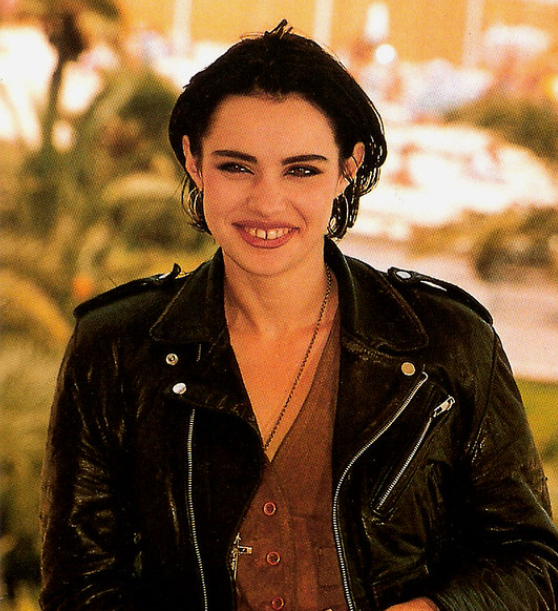 Beatrice Dalle Jeune Photos