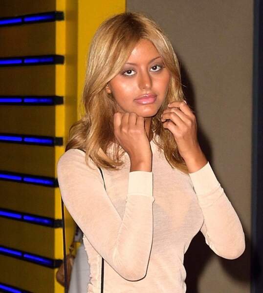 Zahia Dehar Chirurgie Esthétique : Les transformations de Zahia Dehar ...