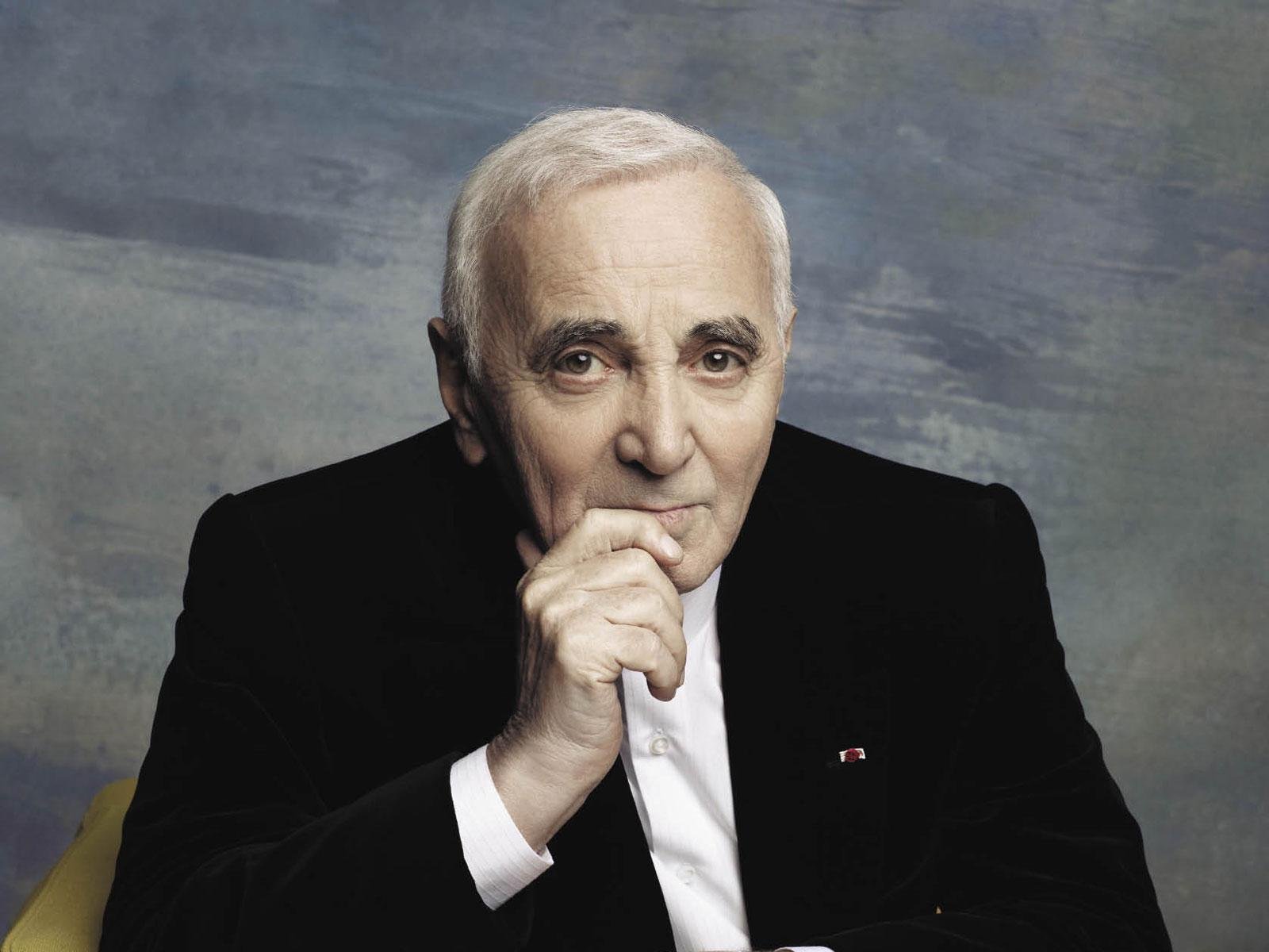 Charles Aznavour : Quelle était la taille du chanteur emblématique ...