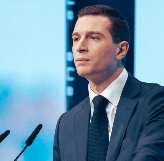 Jordan Bardella compagne : Vie privée et engagement politique - Bonjour ...