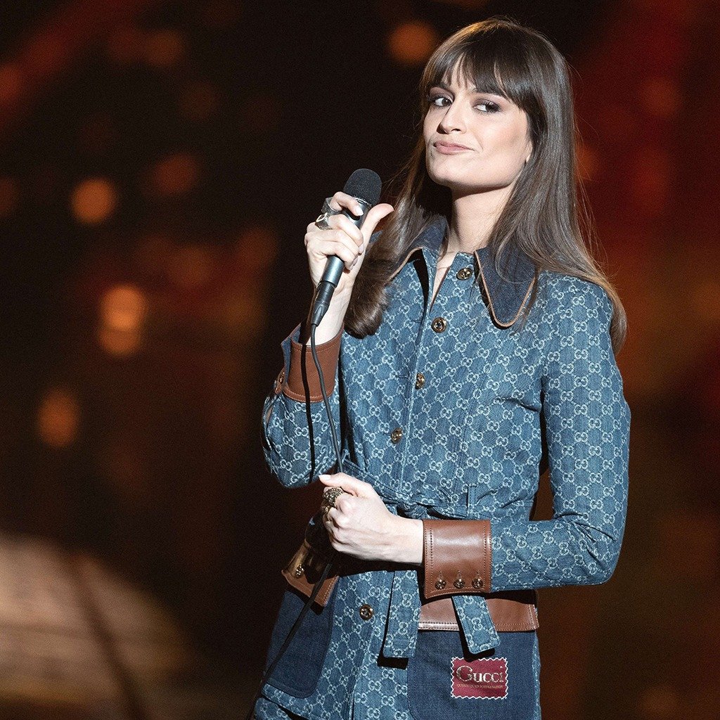 Clara Luciani Enceinte : Rumeurs de Grossesse pour la Star - Bonjour Buzz