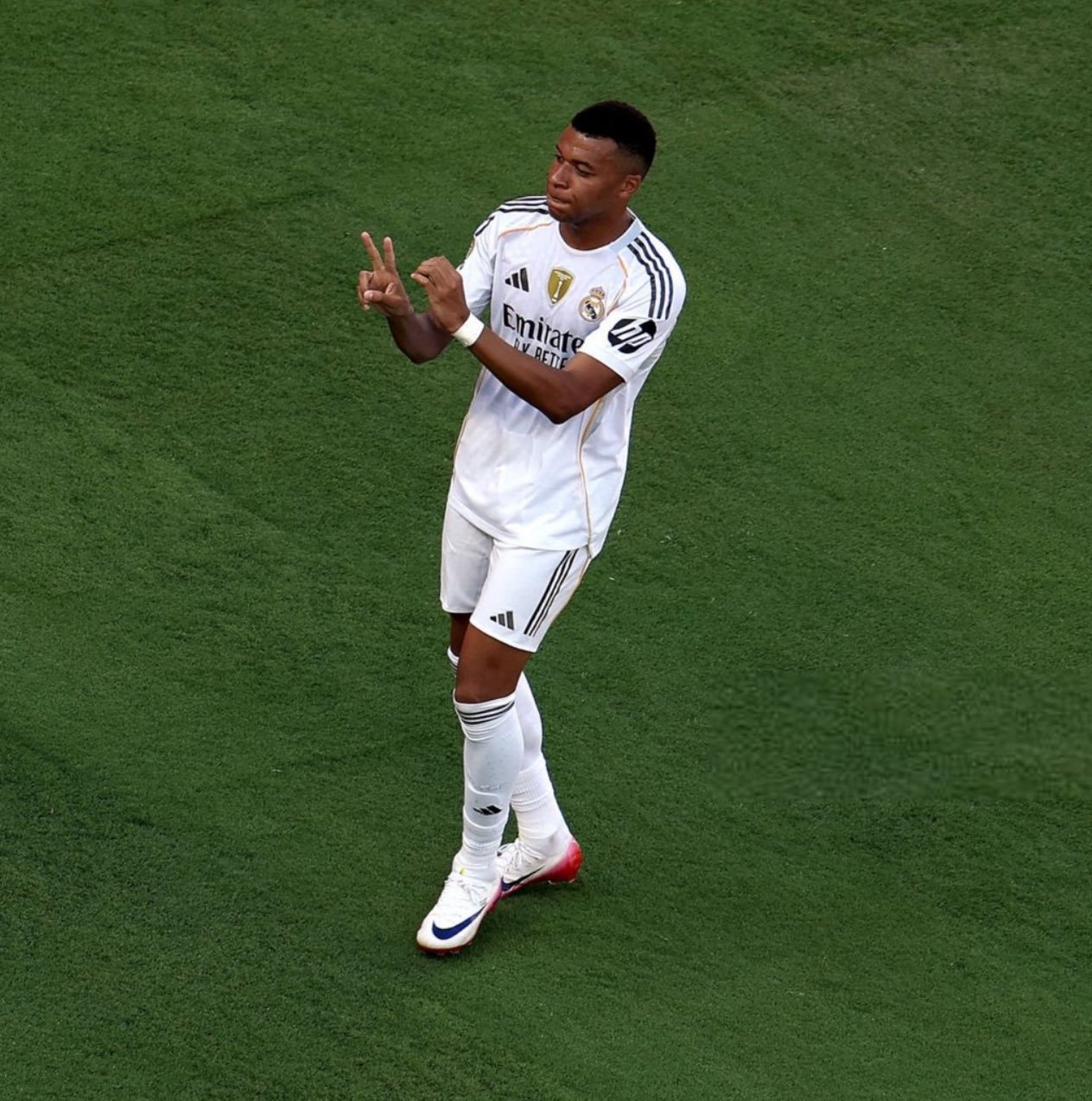 Kylian Mbappé : l'identité de sa petite amie enfin dévoilée ? Le ...